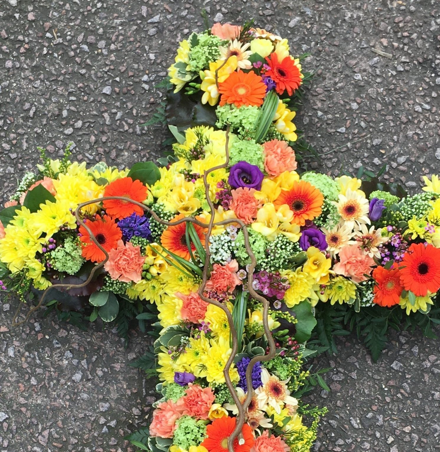 Croix deuil – MONCEAU FLEURS MONTPELLIER
